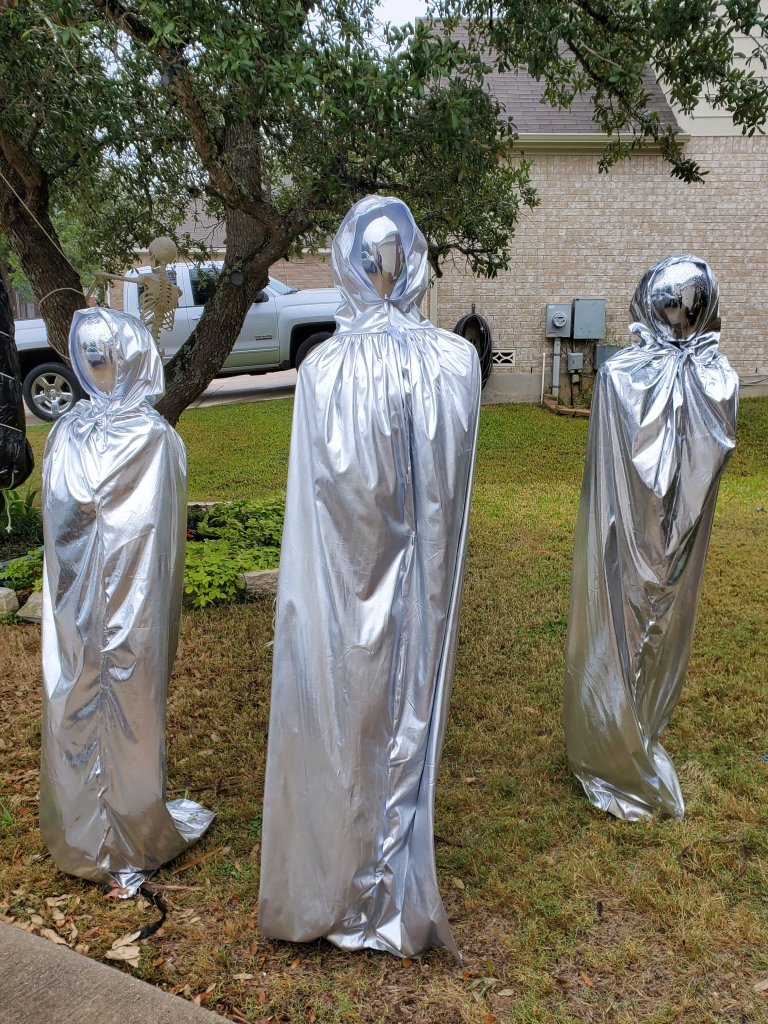 Silver Faceless Aliens – Crazy Green Thumbs
