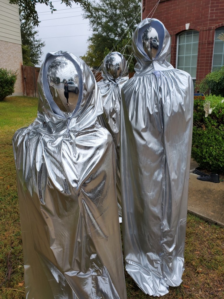 Silver Faceless Aliens – Crazy Green Thumbs