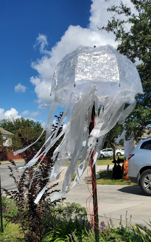 Glowing Jellyfish: Outdoor Halloween – Crazy Green Thumbs